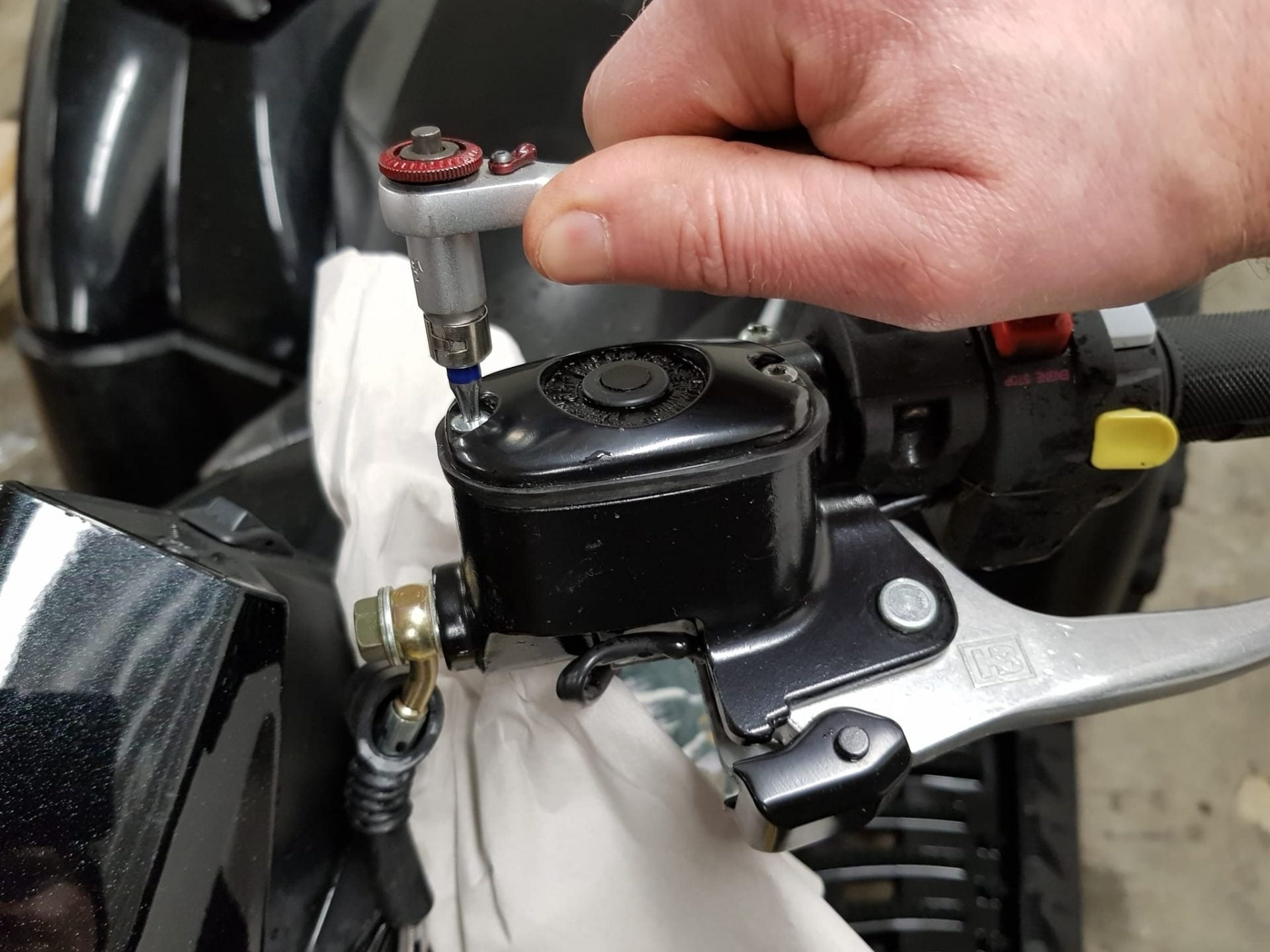 How to Bleed ATV Brakes - Manual and Vacuum Method